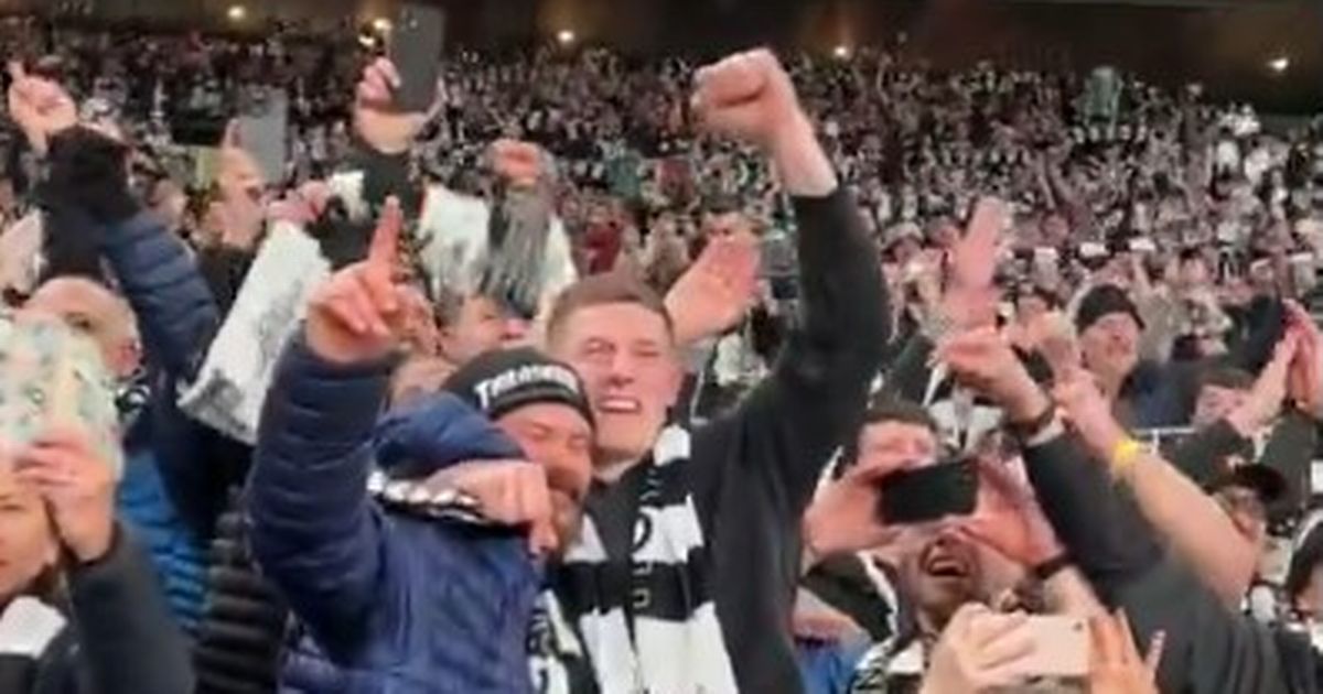 Elliot Anderson célèbre la victoire de Newcastle en Carabao Cup ...